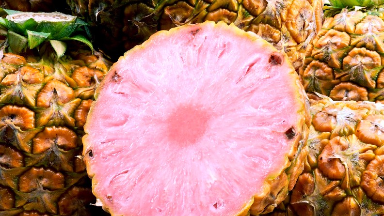 Fresh del Monte Produce y su apuesta por la venta de piñas de color rosa